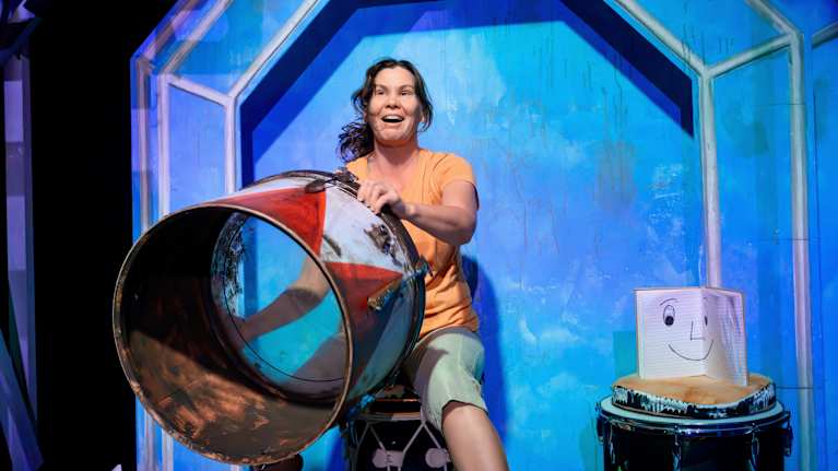 Recension: Spejsat rymdäventyr på Unga teatern – Barnen från yttre rymden handlar om avstånd och ...