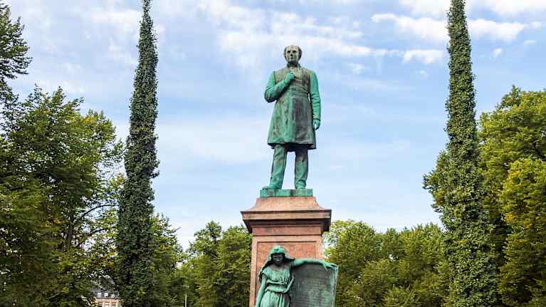 Olet todennäköisesti nähnyt J. L. Runebergin pojan taidetta ...