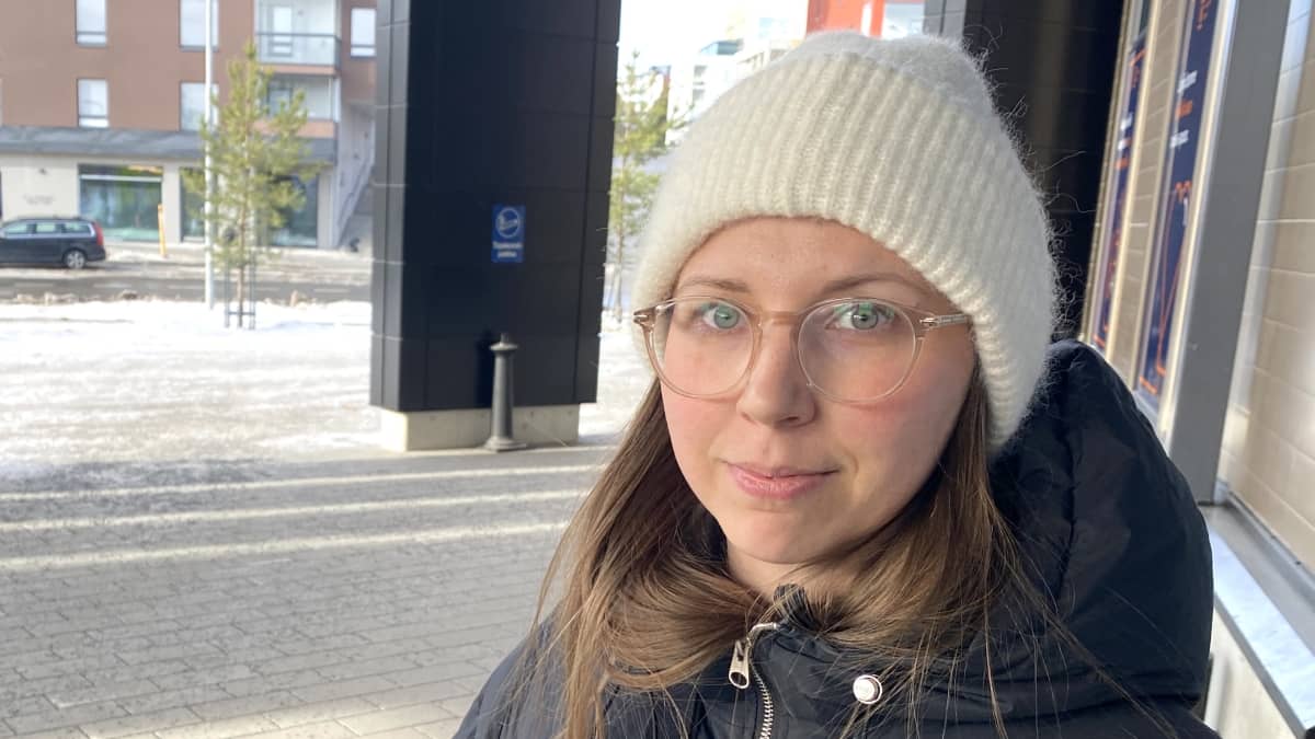 Asiakas toivoo ostoksilla omaa rauhaa – alan oppilaitoksesta ...