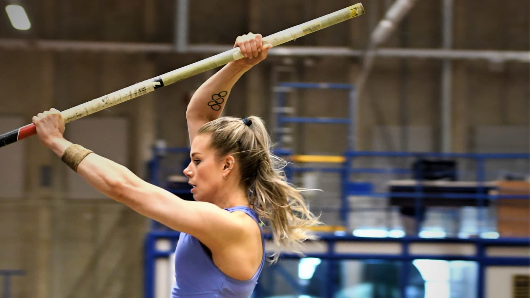 Itkien kotiin joka treenistä – seiväshyppääjä Elina Lampela paini neljä ...