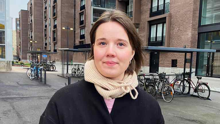 Enkät: En av fyra unga saknar nära vänner: "Man ser ensamma elever i ...