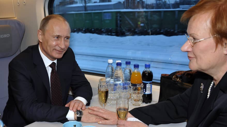 Presidentti Tarja Halonen sai pitkään joulukortin Venäjän presidentiltä ...