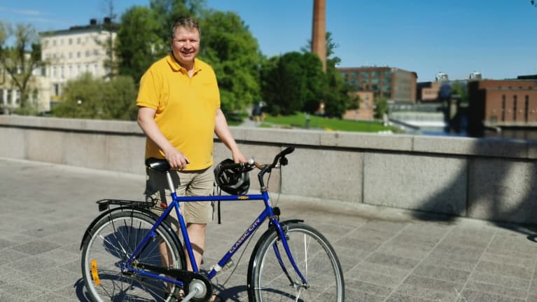Vaalikommentaattori Sami Borg pitää kiinni samasta kravattirituaalista ...