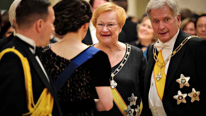 Presidentti Tarja Halonen sai pitkään joulukortin Venäjän presidentiltä ...