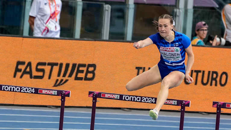 Kristiina Halonen juoksi ennä­tyk­sensä tuntumaan | Urheilu lyhyesti ...