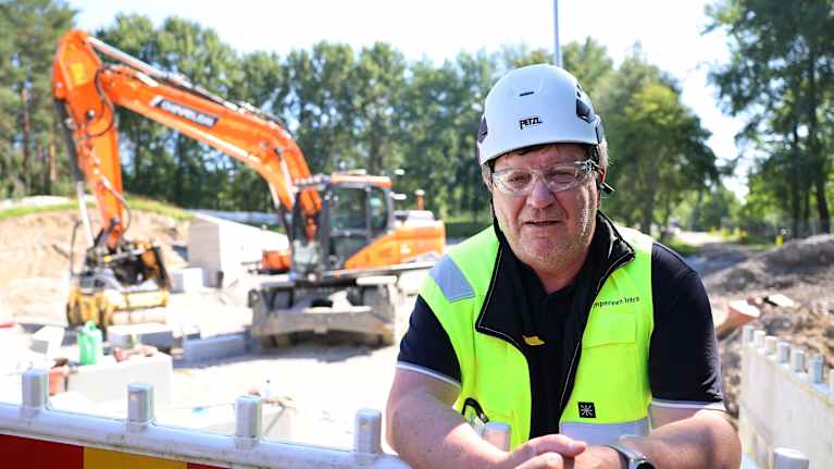Markus Heino juo työpäivän aikana neljä litraa vettä – kävimme ...
