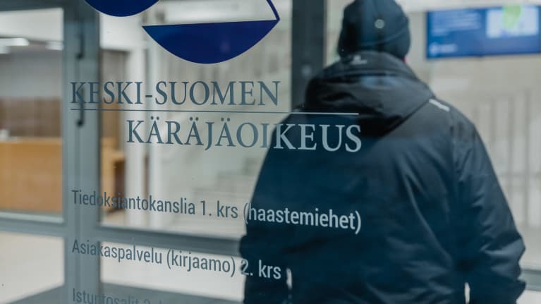 Keski-Suomen käräjäoikeus vangitsi murhasta epäillyn miehen Jyväskylässä – rikos tapahtui ...