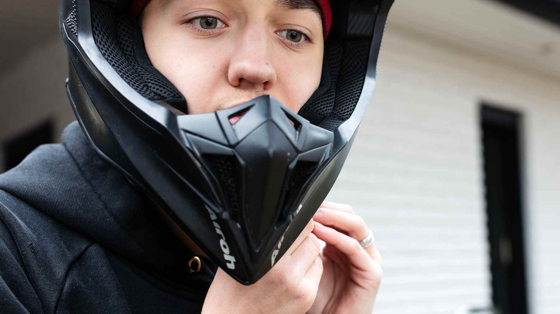 Kolmen teinipojan äiti Sari Meskus odotti kapinointia ja huutoa, mutta ...