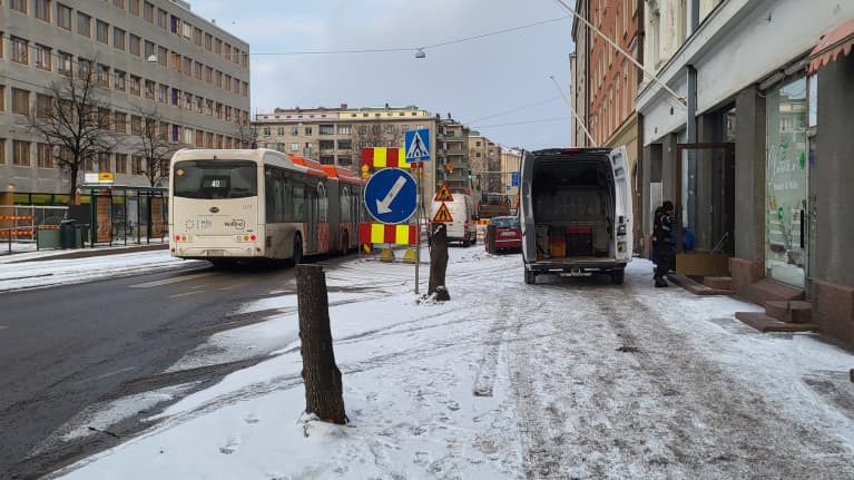 Kaupunki jatkaa puiden poistamista Mannerheimintieltä – joku toi ...