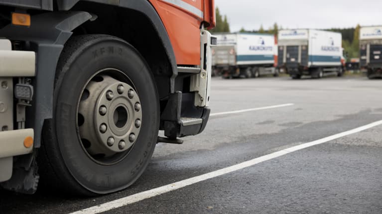 Kuljetusala kärsii poikkeuksellisesta kalustopulasta – kuorma-autoa saa ...