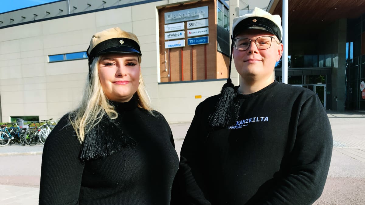 Viivi Mustonen maksoi avoimen opinnoista liki 700 euroa ja opiskelee ...