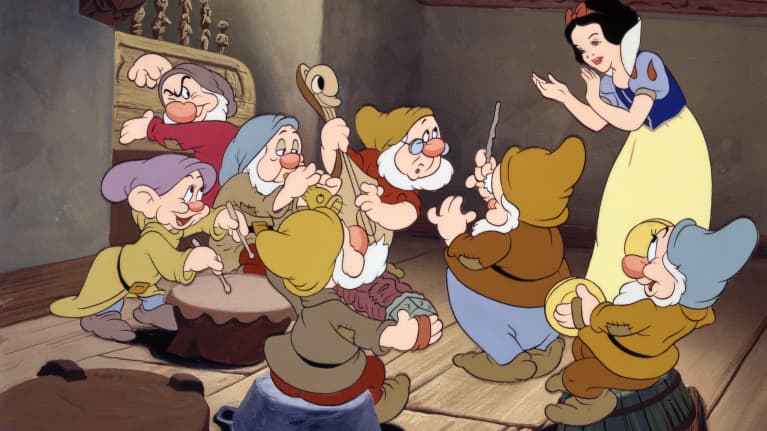 Recension: Debatten om Disneys Snövit är piggare än själva filmen som ...