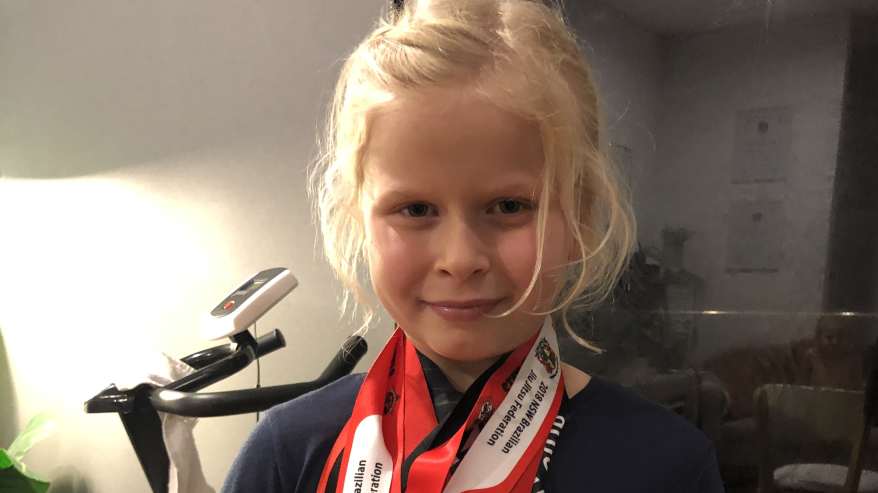 Ympäri maailmaa reissaava Heili Sirviö, 13, elää poikkeuksellista ...