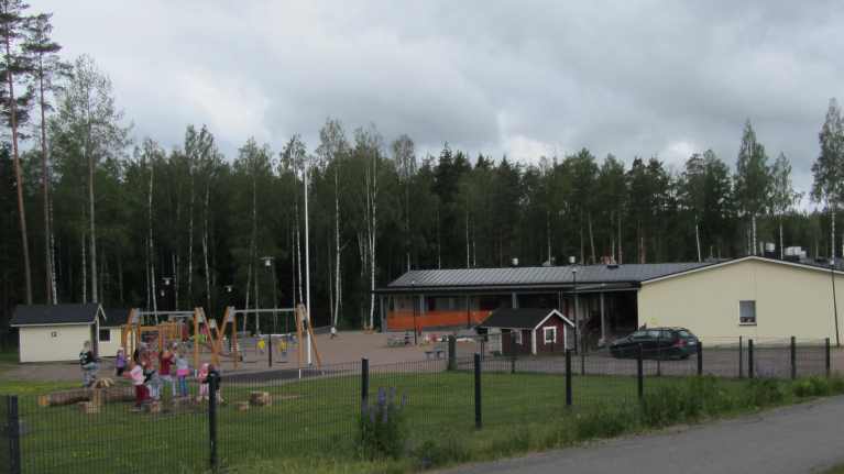 Språkbadet blev populärt i Karis | Västnyland | Svenska Yle