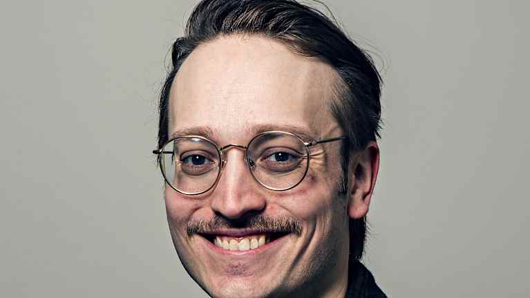 ”Hän seisoi tuolilla ja lauloi koko porukalle” – vanhemmat kertovat ...