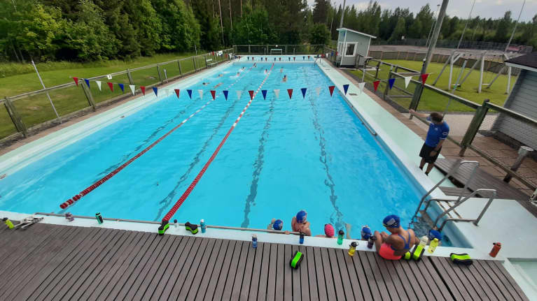 Otanmäen maauimala avautuu huomenna – altaiden vesi on hieman normaalia viileämpää kolean ...
