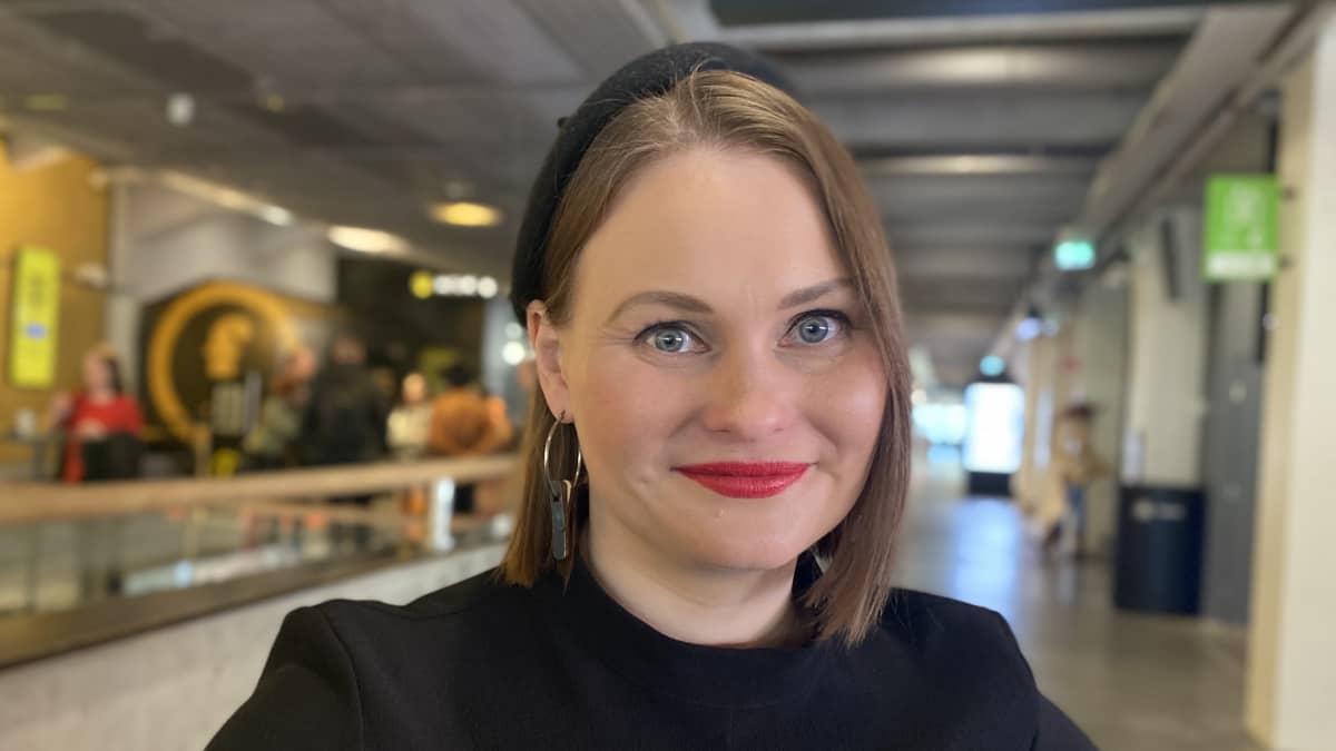 Suvi West illuda, go kollegat válljejedje su Jagi filbmabagadallin ...