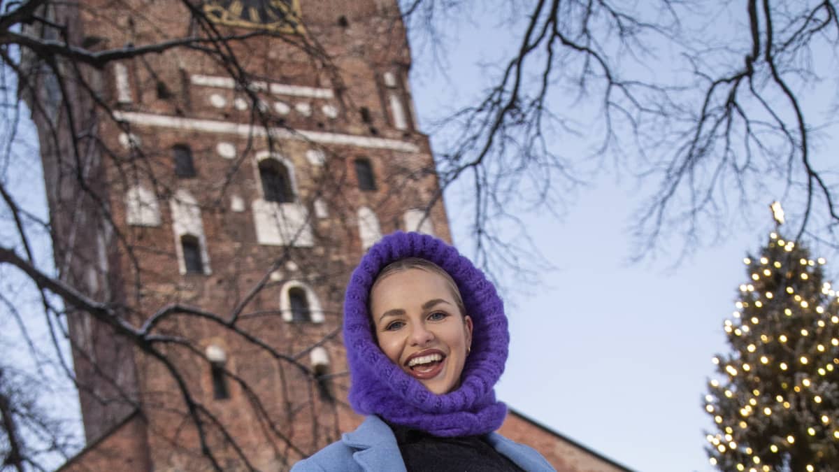 ”Ilo, tanssi ja riemu kuuluvat myös jouluun” – laulaja Ilta kaipaa ...