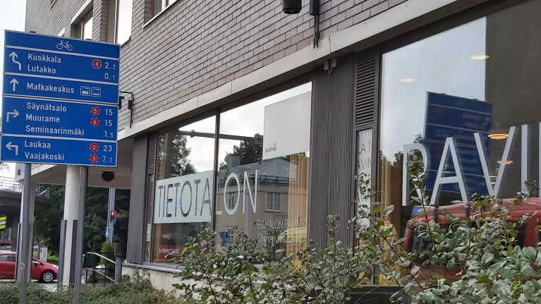 Jyväskylän keskustassa sijaitseva virastotalo tyhjennettiin vaarallisen ...