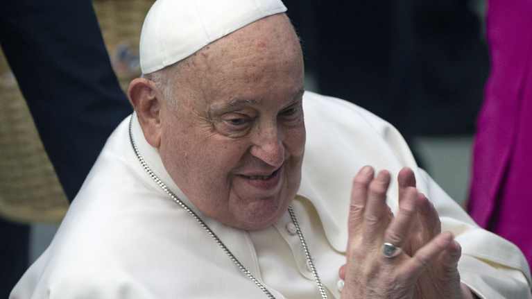 Paavi Franciscus on kriittisessä tilassa | Uutisia lyhyesti | Yle