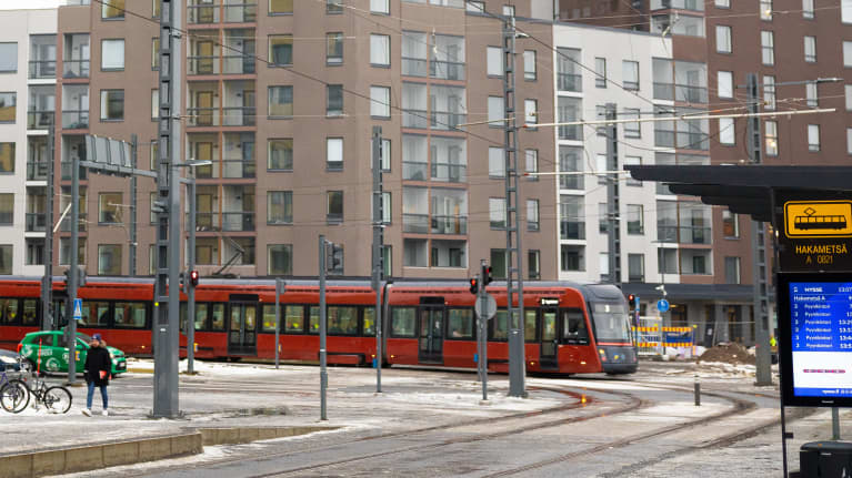 Ratikka imi kylkeensä pienen kaupungin verran ihmisiä – näin ...