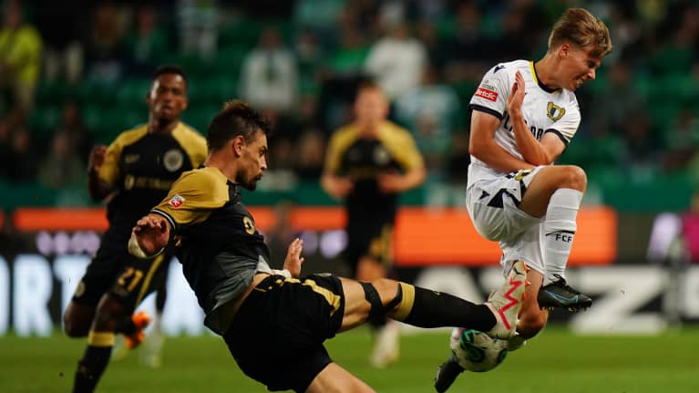 Vain Lukas Hradecky pelaa selvästi kovemmassa pääsarjassa kuin 19 ...