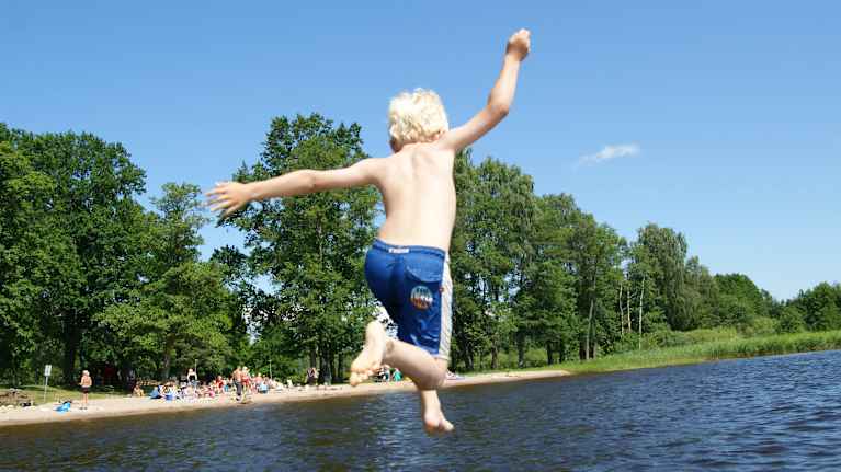 Hur lär barn sig simma? Delta i diskussionen och berätta hur ni gör i ...