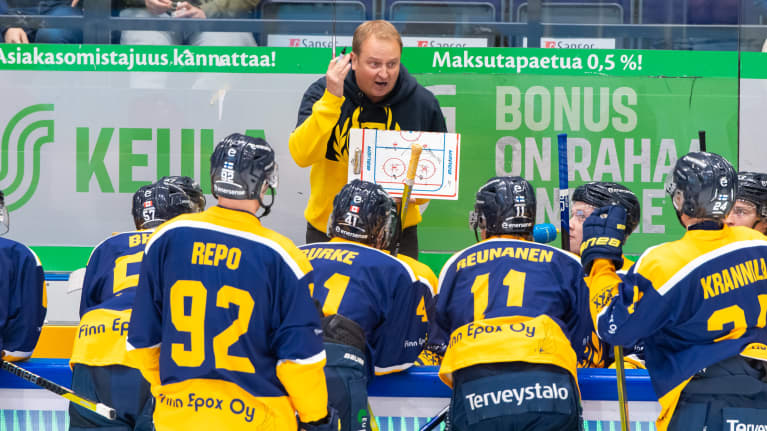 SM-liigan länsirannikon pudotuspelitaisto: Raumalainen mysteeriryhmä ja ...