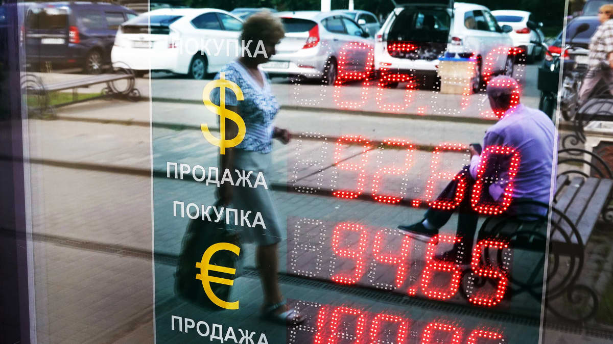 Venäjän rupla heikkenee ja valtion kassa tyhjenee – tällainen on ...