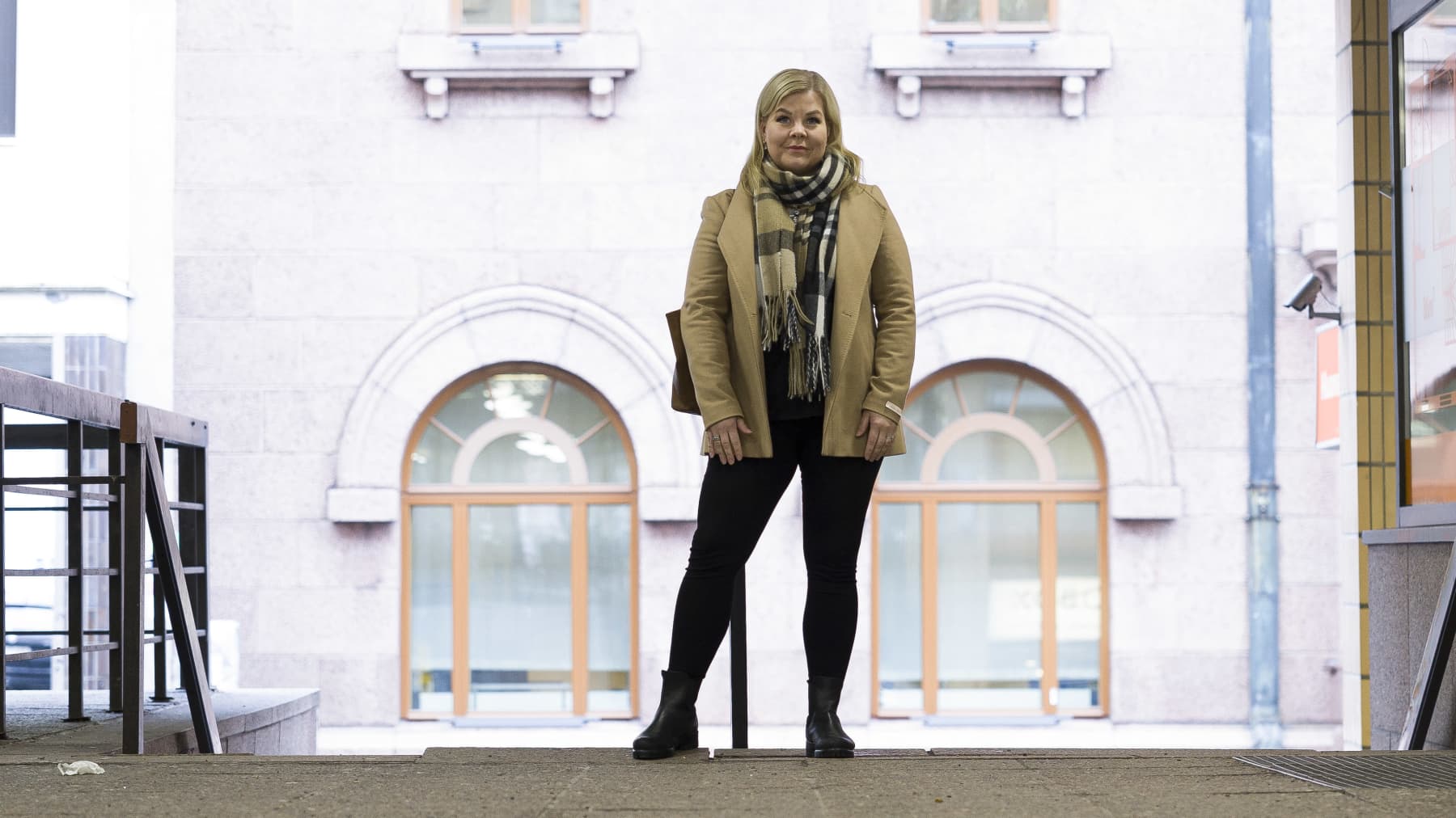 Piia Malmberg ei ymmärrä, miksi äidin pitäisi hoitaa vauvaa kotona ...