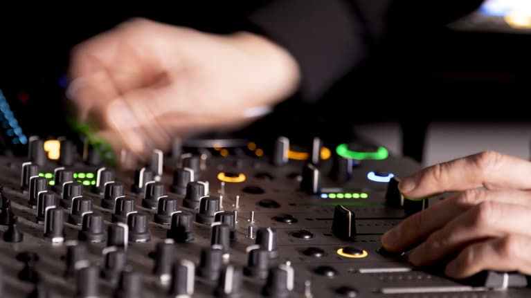 Suomalainen dj Yotto on elektronisen musiikin kuumia nimiä maailmalla ...