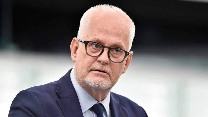 Päivi Leino-Sandberg alkoi tutkia EU:n ottamaa yli 700 miljardin velkaa ...
