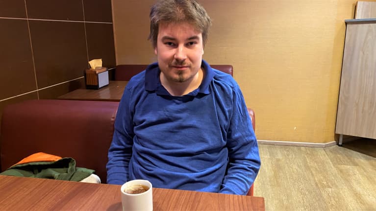 Jääkiekkofani Mikko Lantta ajoi satoja tunteja ympäri Suomen, vaikka ...