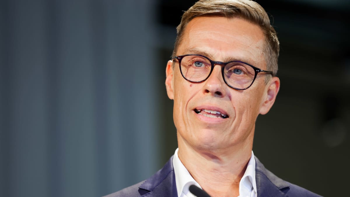 Alexander Stubb lähtee presidenttiehdokkaaksi – vitsaili ”kitkerästä ...