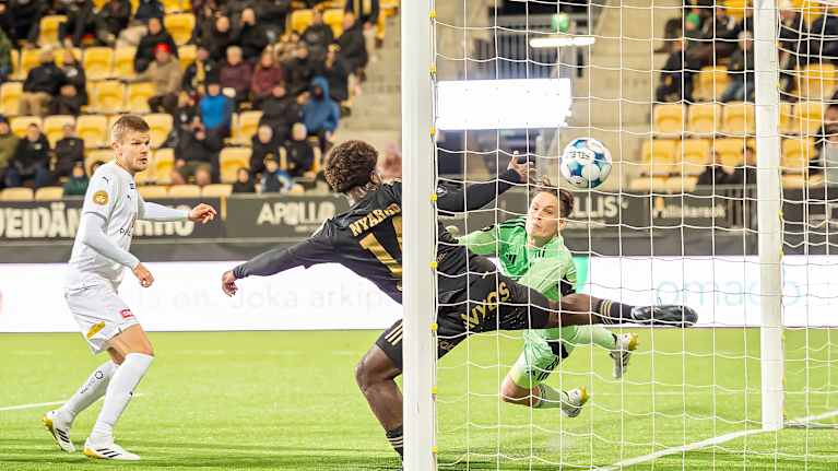Dramatiskt värre i toppmötet i Seinäjoki – SJK:s självmål ger KuPS ...