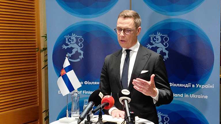 President Stubb: Ukraina i en mycket bättre situation än för ett år ...