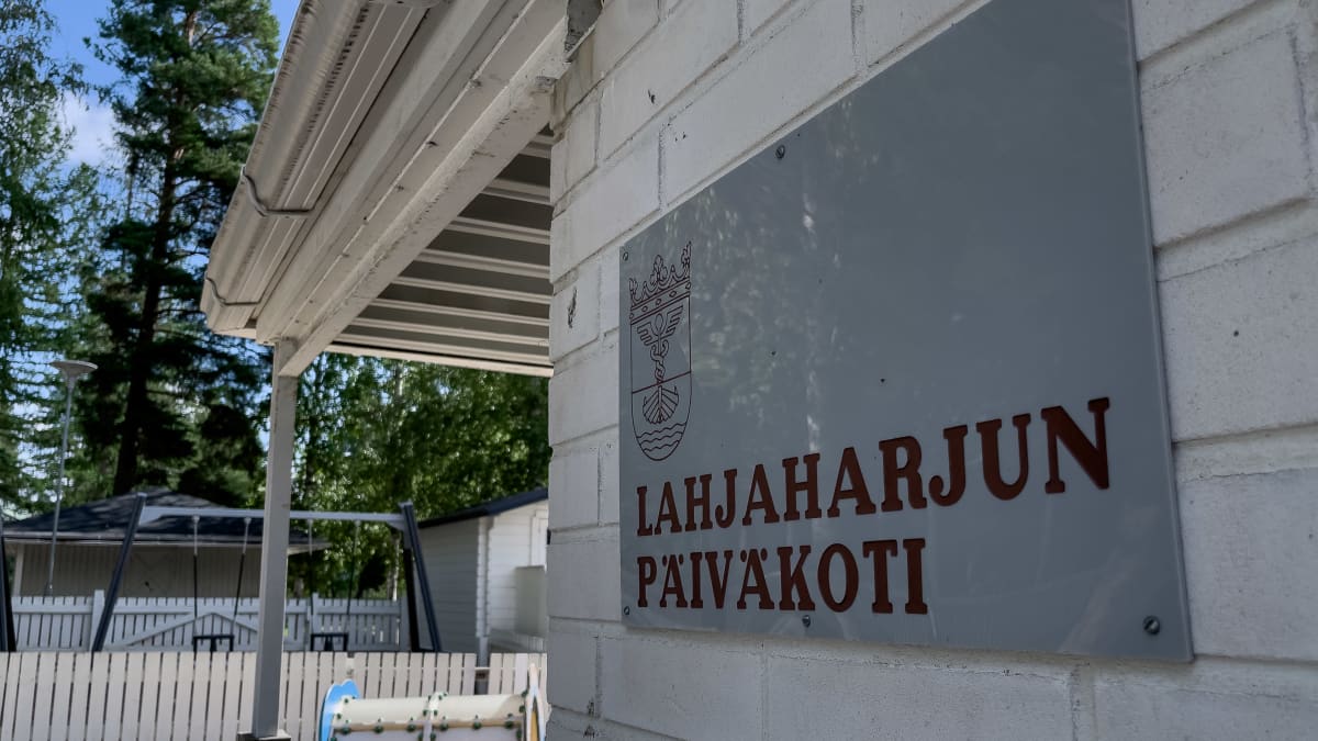 Kerrossänky kaatui lasten päälle kesken majaleikin päiväkodissa ...