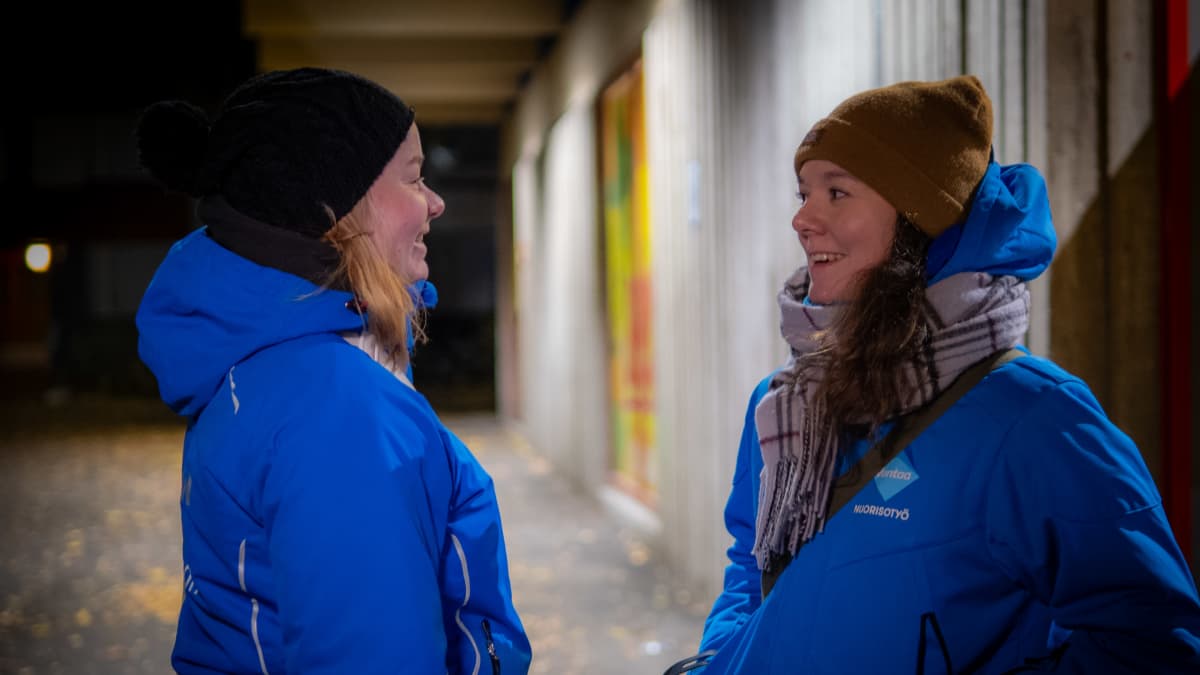 Nuorisotyöntekijä Sonja Milvi tietää, mikä jää vanhemmilta herkästi ...