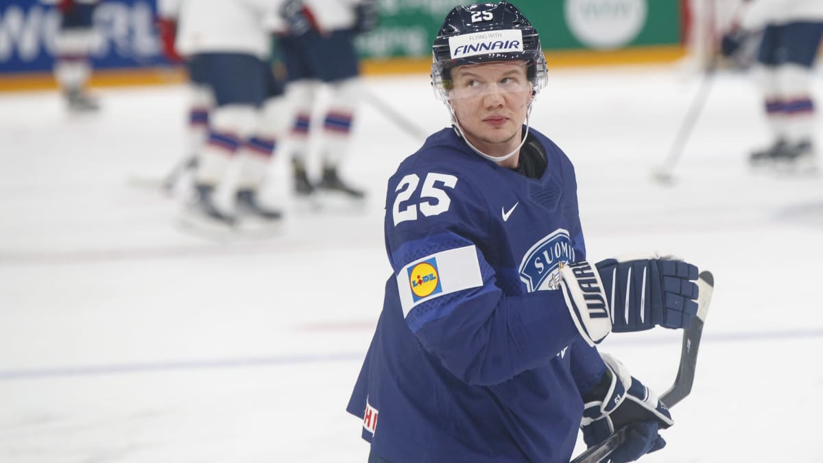 Superlahjakas Toni Rajala poseerasi teini-ikäisenä lehden kansikuvassa ...