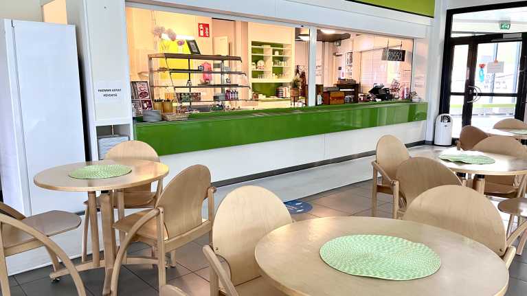 Karhulan uimahallissa poikkeustilanne tulipalon jäljiltä: miehillä vain pieni invatilan sauna ...