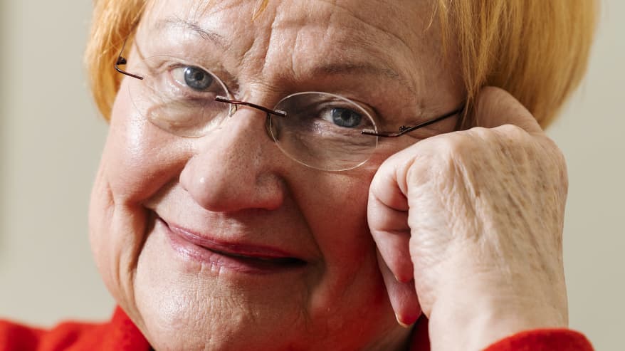 Presidentti Tarja Halonen sai pitkään joulukortin Venäjän presidentiltä ...