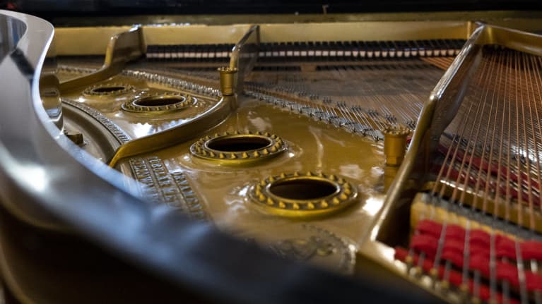 Katso video: 1800-luvun Steinway-flyygeli on pienen seurakunnan ...