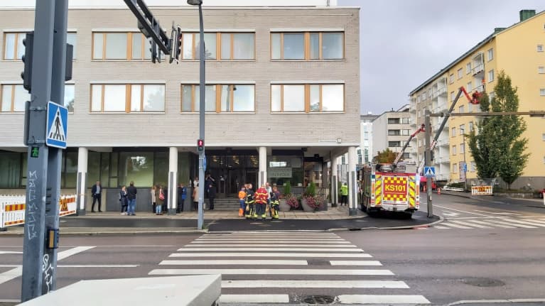 Jyväskylän keskustassa sijaitseva virastotalo tyhjennettiin vaarallisen ...