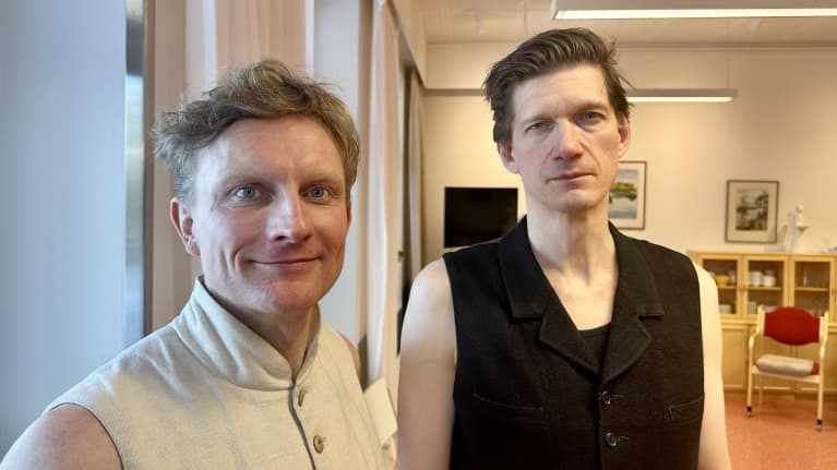 Klovnit, vanhukset ja Aleksis Kivi kohtasivat palvelutalossa – katso ...