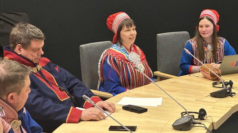 Sámedikkis ávvudit Sámi álbmotbeaivvi – Yle čuovui ságastallama Sápmi ...