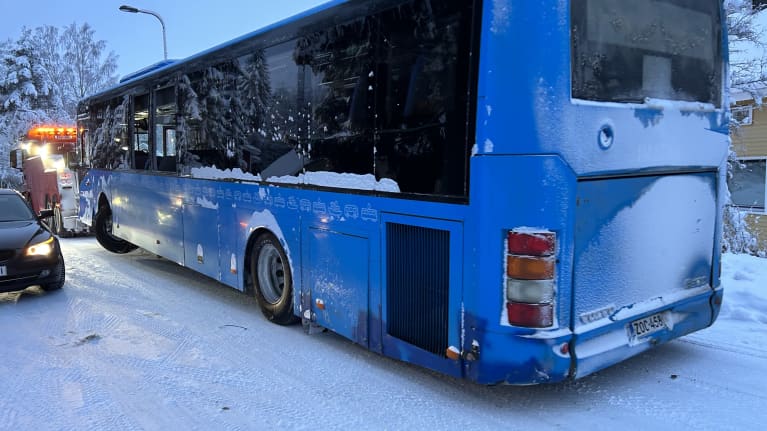 Linja-auto suistui ojaan Imatralla – 32 matkustajaa selvisi ...