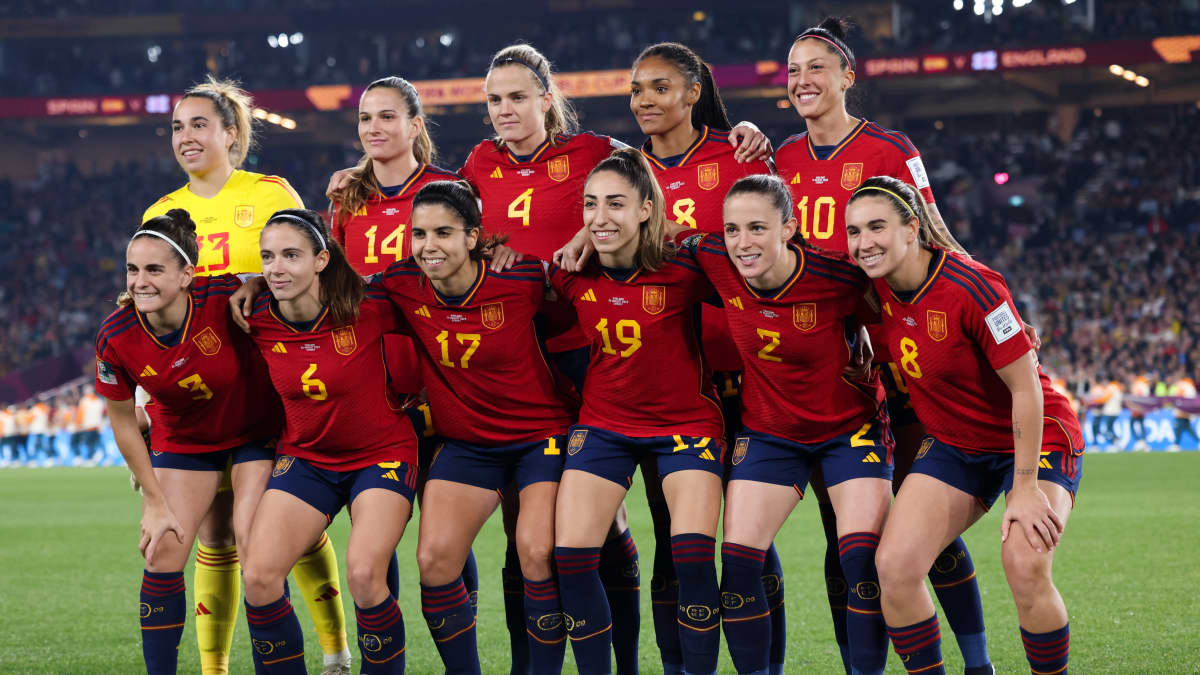 Espanjan jalkapalloliitto suostui vaatimuksiin – kaksi pelaajaa jättää ...