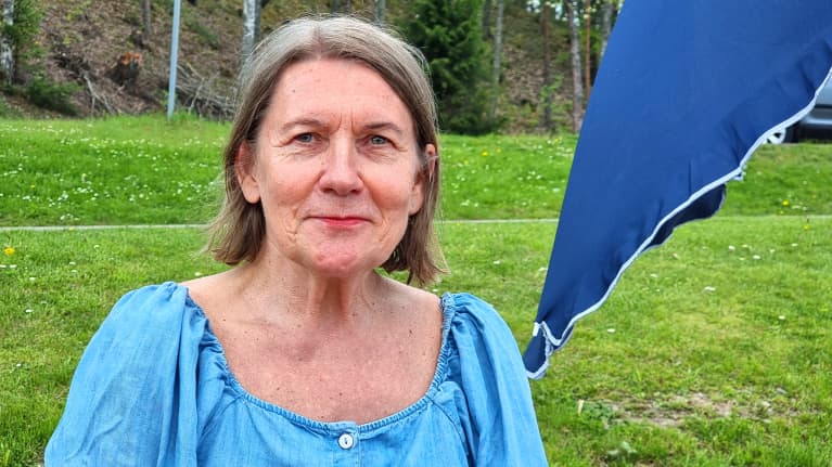 Lämmin sää houkutteli ihmisiä heittämään talviturkkinsa: ”Ei sitä voi ...