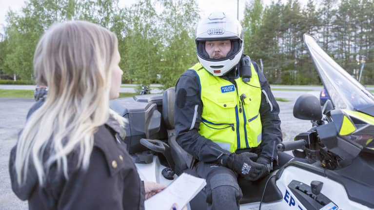Poliisilta tiukka viesti juopottelevien teinien vanhemmille: ”Te olette ...