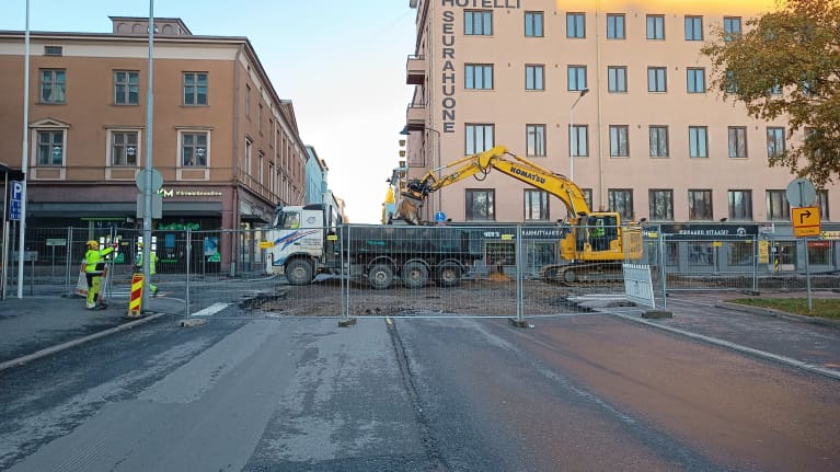 Ydinkeskustan risteys sulkeutui liikenteeltä ainakin viikoksi ...